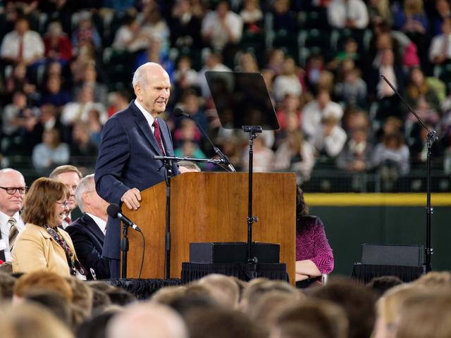 President Nelson Shares Life Lessons in Pacific Northwest