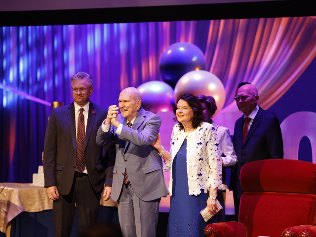 La celebración de un siglo: Homenaje al profeta y presidente Russell M ...